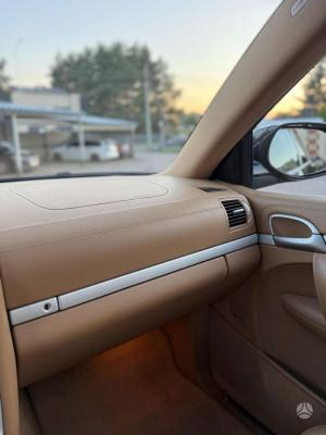 Melns Porsche Cayenne 2009 Viļņa, ar dzinēja tilpumu 2.97 L un nobraukumu 308 tūkst. km par 10000 €, foto 19 vietnē AUTOMOTO.COM.LV