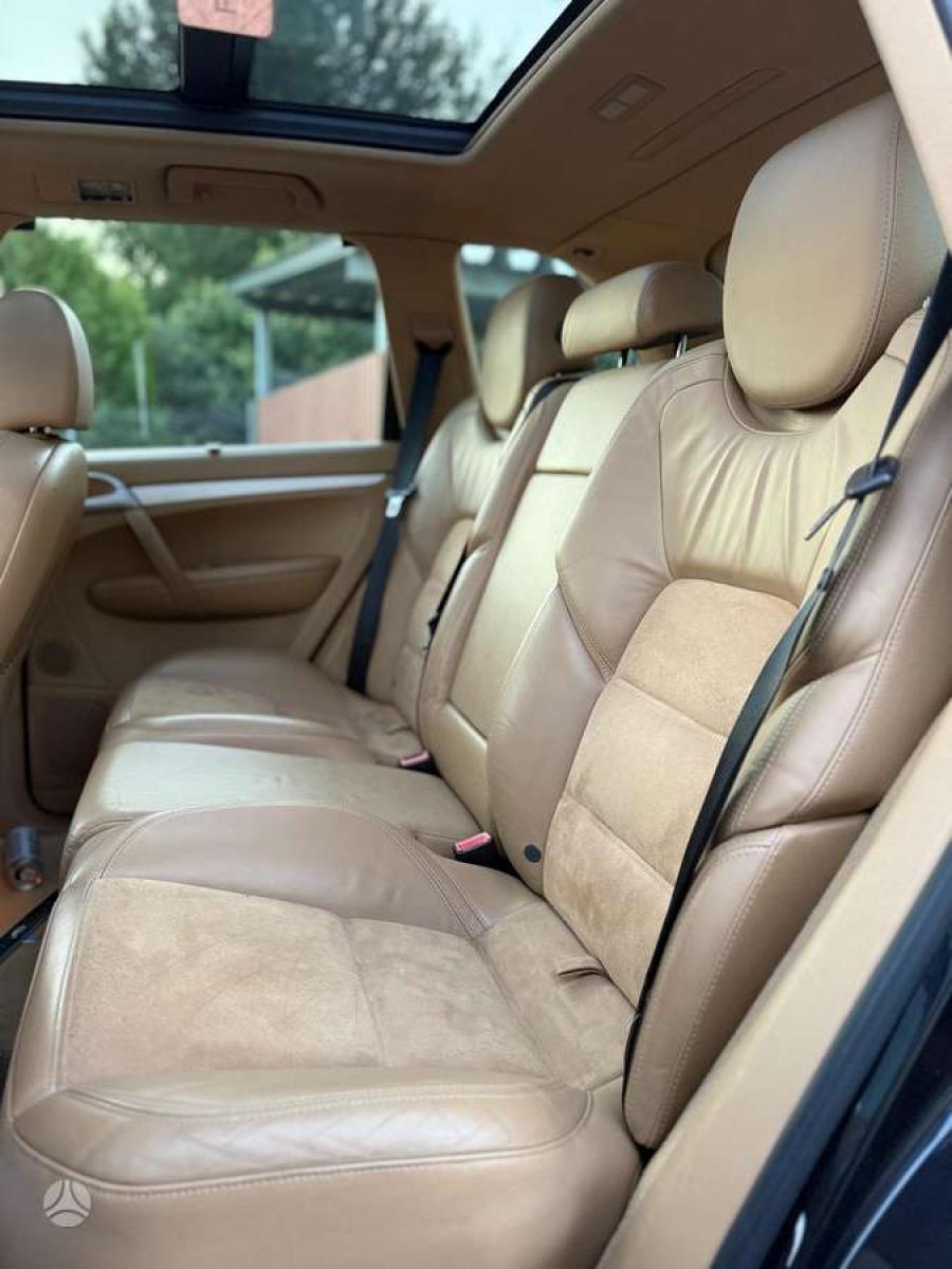 Melns Porsche Cayenne 2009 Viļņa, ar dzinēja tilpumu 2.97 L un nobraukumu 308 tūkst. km par 10000 €, foto 21 vietnē AUTOMOTO.COM.LV