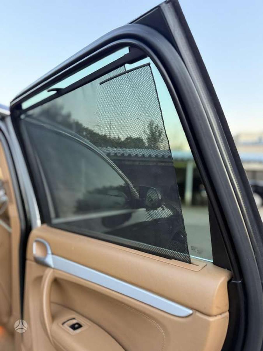 Melns Porsche Cayenne 2009 Viļņa, ar dzinēja tilpumu 2.97 L un nobraukumu 308 tūkst. km par 10000 €, foto 23 vietnē AUTOMOTO.COM.LV