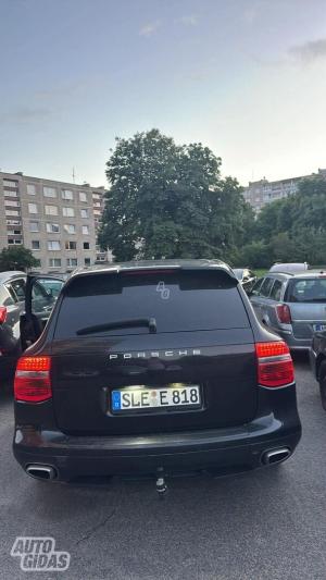 Black Porsche Cayenne 2009 in Vilnius, with an engine capacity of 3.00 L and mileage of 342 thousand km for 6700 €, photo 10 on AUTOMOTO.COM.LV