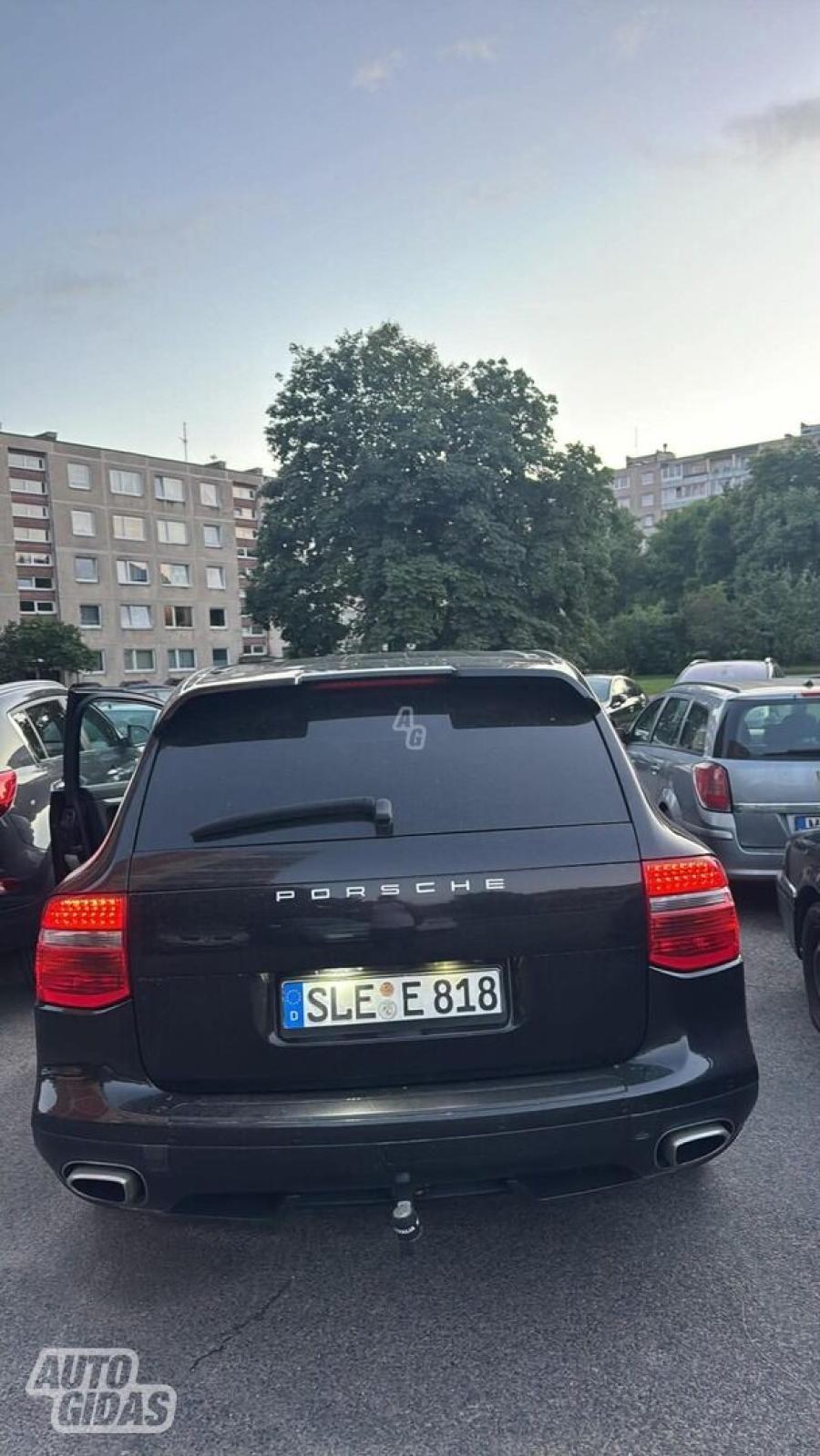 Black Porsche Cayenne 2009 in Vilnius, with an engine capacity of 3.00 L and mileage of 342 thousand km for 6700 €, photo 10 on AUTOMOTO.COM.LV