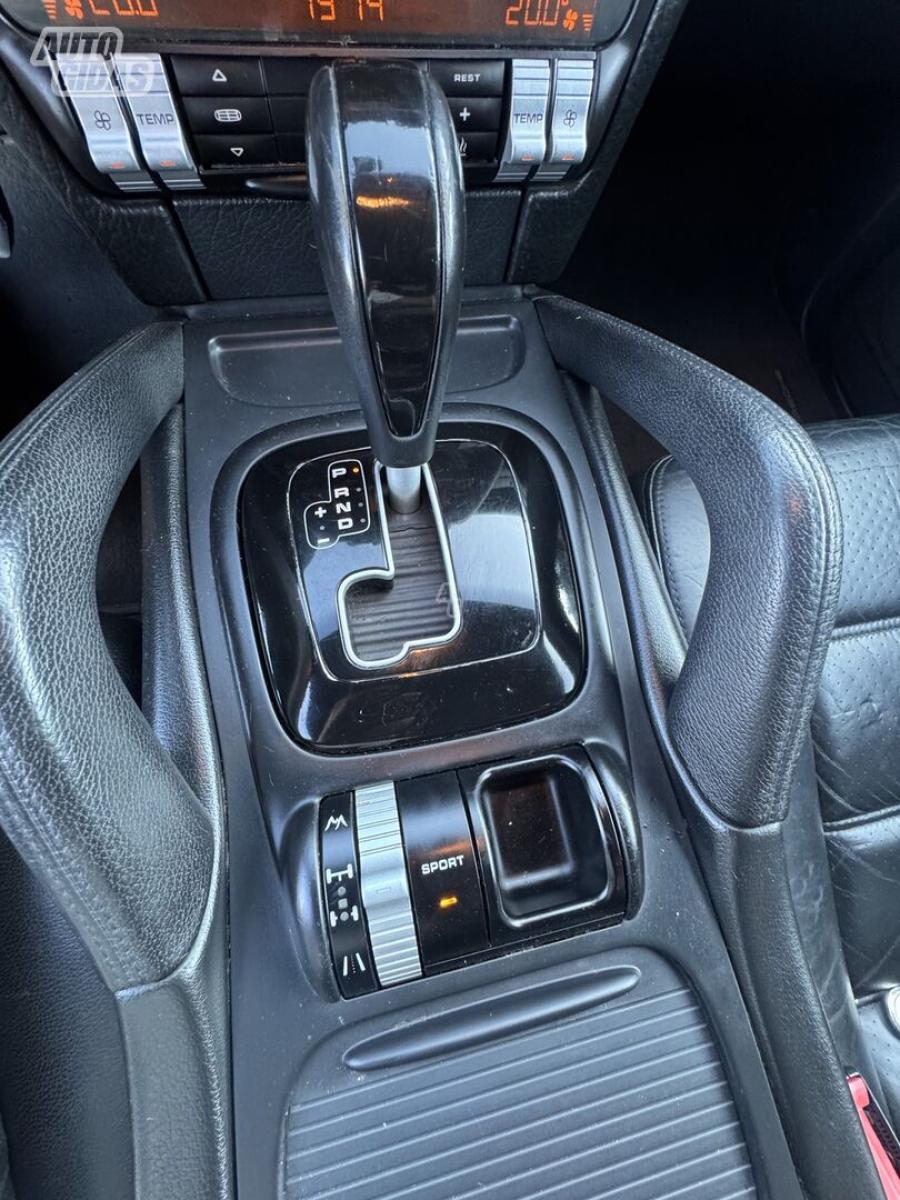 Black Porsche Cayenne 2009 in Vilnius, with an engine capacity of 3.00 L and mileage of 342 thousand km for 6700 €, photo 17 on AUTOMOTO.COM.LV