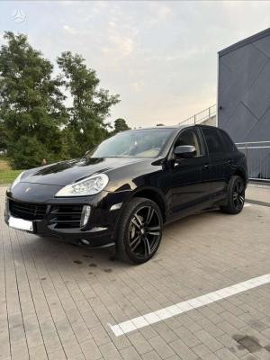 Black Porsche Cayenne 2009 in Jonava, with an engine capacity of 2.97 L and mileage of 275 thousand km for 8999 €, photo 3 on AUTOMOTO.COM.LV