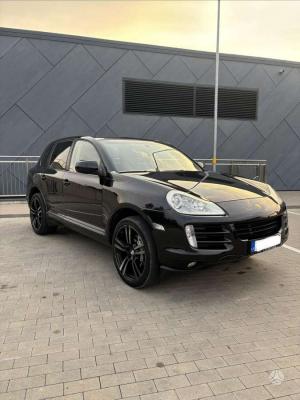 Black Porsche Cayenne 2009 in Jonava, with an engine capacity of 2.97 L and mileage of 275 thousand km for 8999 €, photo 4 on AUTOMOTO.COM.LV