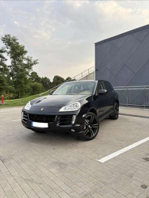 Black Porsche Cayenne 2009 in Jonava, with an engine capacity of 2.97 L and mileage of 275 thousand km for 8999 €, photo 5 on AUTOMOTO.COM.LV