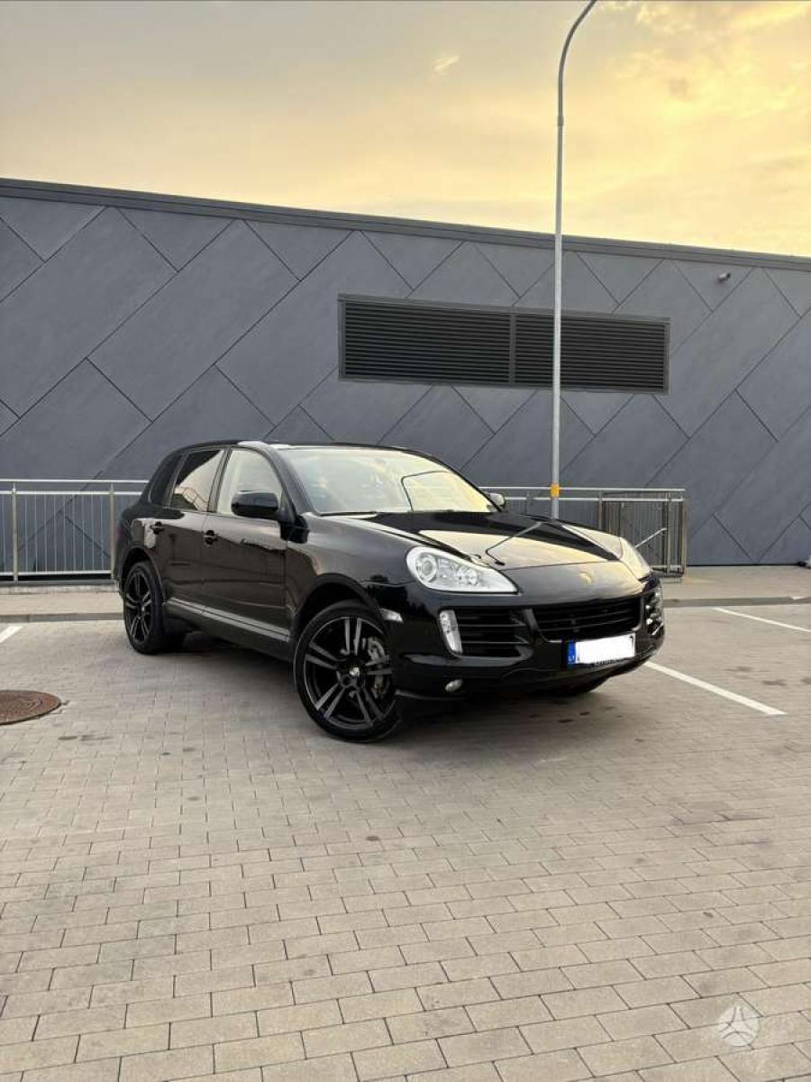 Black Porsche Cayenne 2009 in Jonava, with an engine capacity of 2.97 L and mileage of 275 thousand km for 8999 €, photo 6 on AUTOMOTO.COM.LV