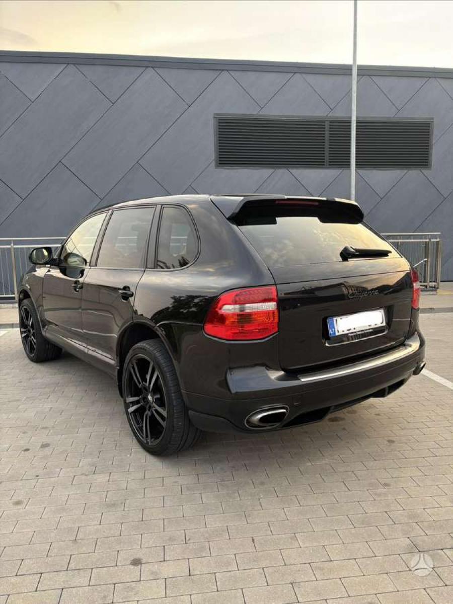 Black Porsche Cayenne 2009 in Jonava, with an engine capacity of 2.97 L and mileage of 275 thousand km for 8999 €, photo 9 on AUTOMOTO.COM.LV