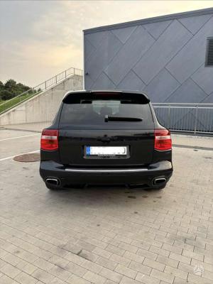 Black Porsche Cayenne 2009 in Jonava, with an engine capacity of 2.97 L and mileage of 275 thousand km for 8999 €, photo 10 on AUTOMOTO.COM.LV