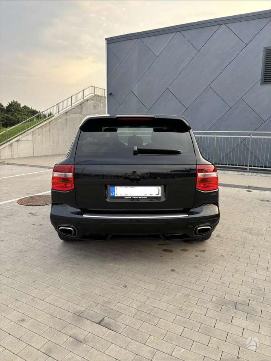 Black Porsche Cayenne 2009 in Jonava, with an engine capacity of 2.97 L and mileage of 275 thousand km for 8999 €, photo 10 on AUTOMOTO.COM.LV