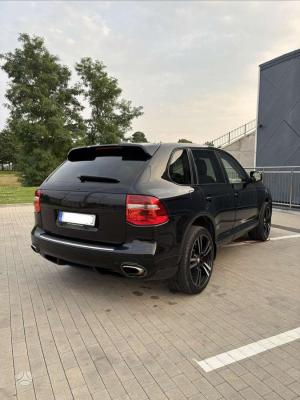 Black Porsche Cayenne 2009 in Jonava, with an engine capacity of 2.97 L and mileage of 275 thousand km for 8999 €, photo 11 on AUTOMOTO.COM.LV