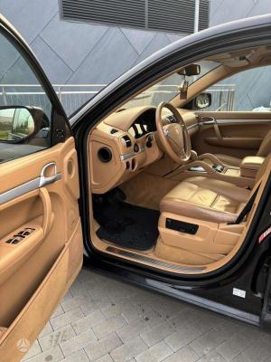 Black Porsche Cayenne 2009 in Jonava, with an engine capacity of 2.97 L and mileage of 275 thousand km for 8999 €, photo 13 on AUTOMOTO.COM.LV