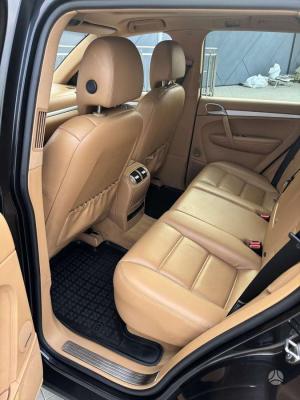 Black Porsche Cayenne 2009 in Jonava, with an engine capacity of 2.97 L and mileage of 275 thousand km for 8999 €, photo 14 on AUTOMOTO.COM.LV