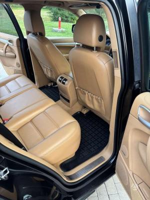 Black Porsche Cayenne 2009 in Jonava, with an engine capacity of 2.97 L and mileage of 275 thousand km for 8999 €, photo 17 on AUTOMOTO.COM.LV
