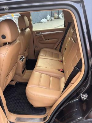 Black Porsche Cayenne 2009 in Jonava, with an engine capacity of 2.97 L and mileage of 275 thousand km for 8999 €, photo 20 on AUTOMOTO.COM.LV
