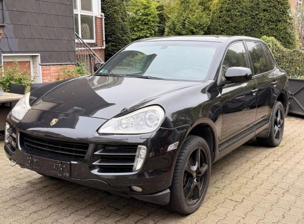 Black Porsche Cayenne 2009 in Marijampole, with an engine capacity of 2.97 L and mileage of 217 thousand km for 5900 €, photo 1 on AUTOMOTO.COM.LV