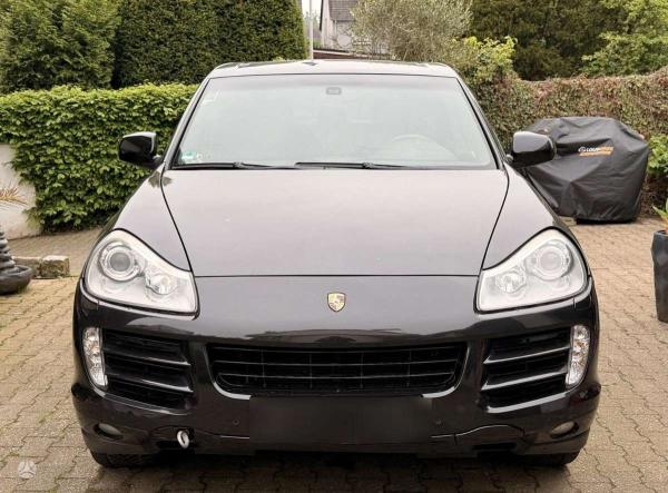 Black Porsche Cayenne 2009 in Marijampole, with an engine capacity of 2.97 L and mileage of 217 thousand km for 5900 €, photo 3 on AUTOMOTO.COM.LV
