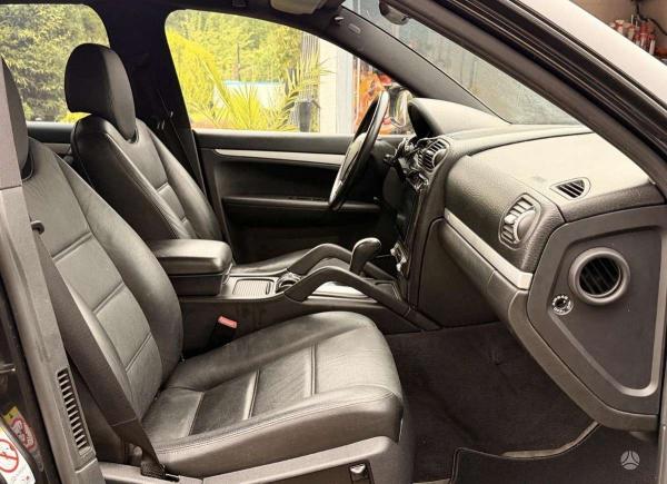 Black Porsche Cayenne 2009 in Marijampole, with an engine capacity of 2.97 L and mileage of 217 thousand km for 5900 €, photo 8 on AUTOMOTO.COM.LV
