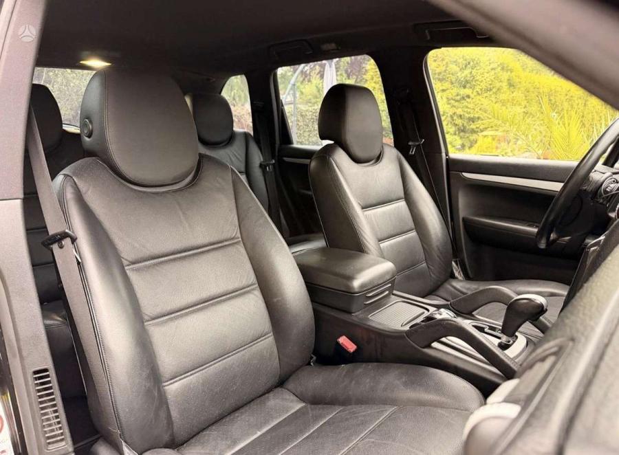 Melns Porsche Cayenne 2009 Marijampole, ar dzinēja tilpumu 2.97 L un nobraukumu 217 tūkst. km par 5900 €, foto 9 vietnē AUTOMOTO.COM.LV