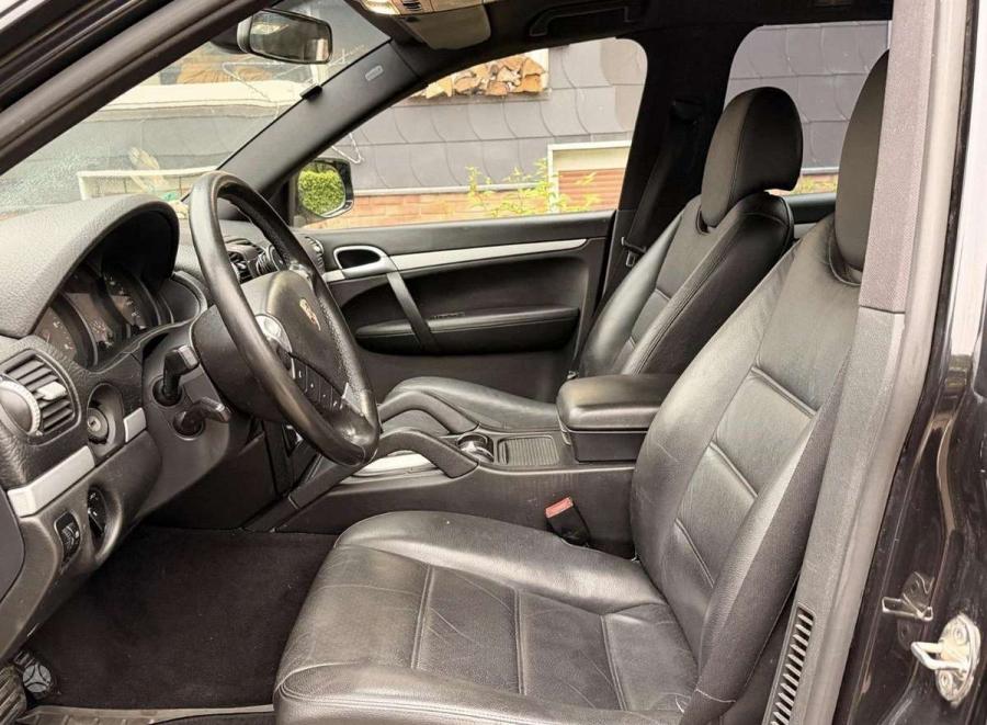Melns Porsche Cayenne 2009 Marijampole, ar dzinēja tilpumu 2.97 L un nobraukumu 217 tūkst. km par 5900 €, foto 10 vietnē AUTOMOTO.COM.LV