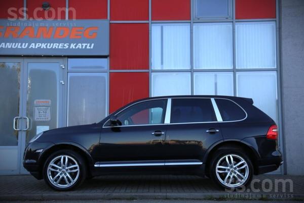 Melns Porsche Cayenne 2009 Rīga, ar dzinēja tilpumu 3.00 L un nobraukumu 252 tūkst. km par 9995 €, foto 3 vietnē AUTOMOTO.COM.LV