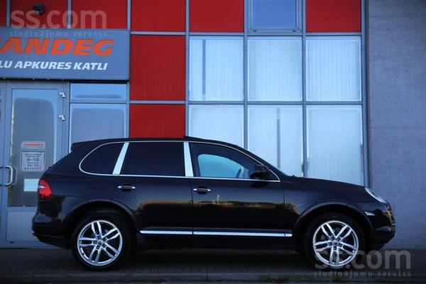 Melns Porsche Cayenne 2009 Rīga, ar dzinēja tilpumu 3.00 L un nobraukumu 252 tūkst. km par 9995 €, foto 4 vietnē AUTOMOTO.COM.LV