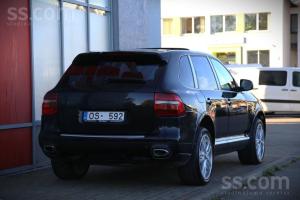 Black Porsche Cayenne 2009 in Riga, with an engine capacity of 3.00 L and mileage of 252 thousand km for 9995 €, photo 7 on AUTOMOTO.COM.LV
