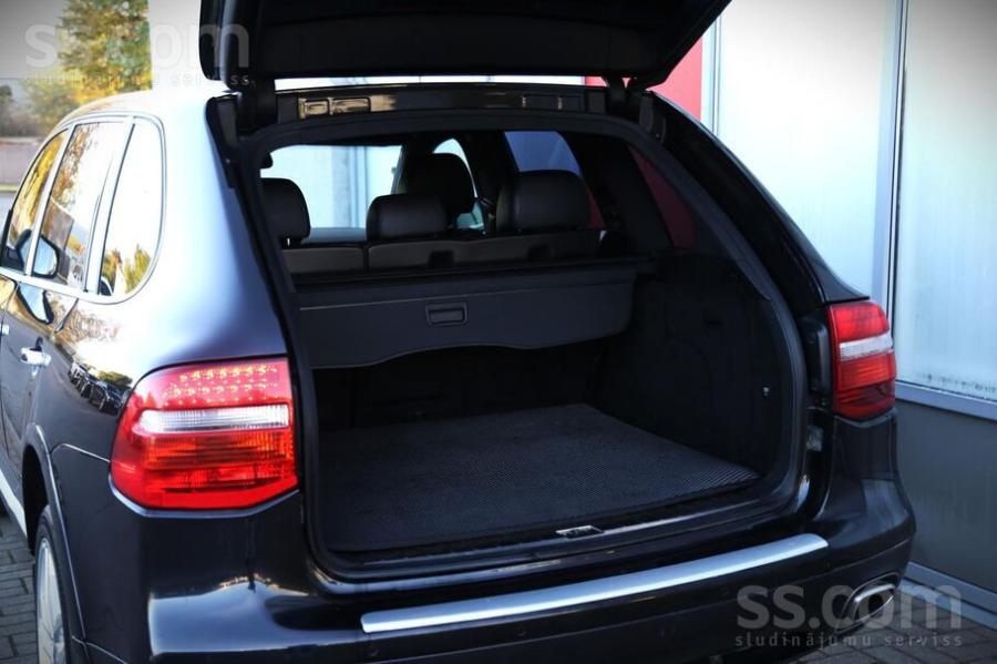 Black Porsche Cayenne 2009 in Riga, with an engine capacity of 3.00 L and mileage of 252 thousand km for 9995 €, photo 8 on AUTOMOTO.COM.LV