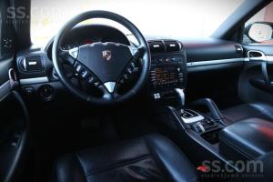 Black Porsche Cayenne 2009 in Riga, with an engine capacity of 3.00 L and mileage of 252 thousand km for 9995 €, photo 11 on AUTOMOTO.COM.LV