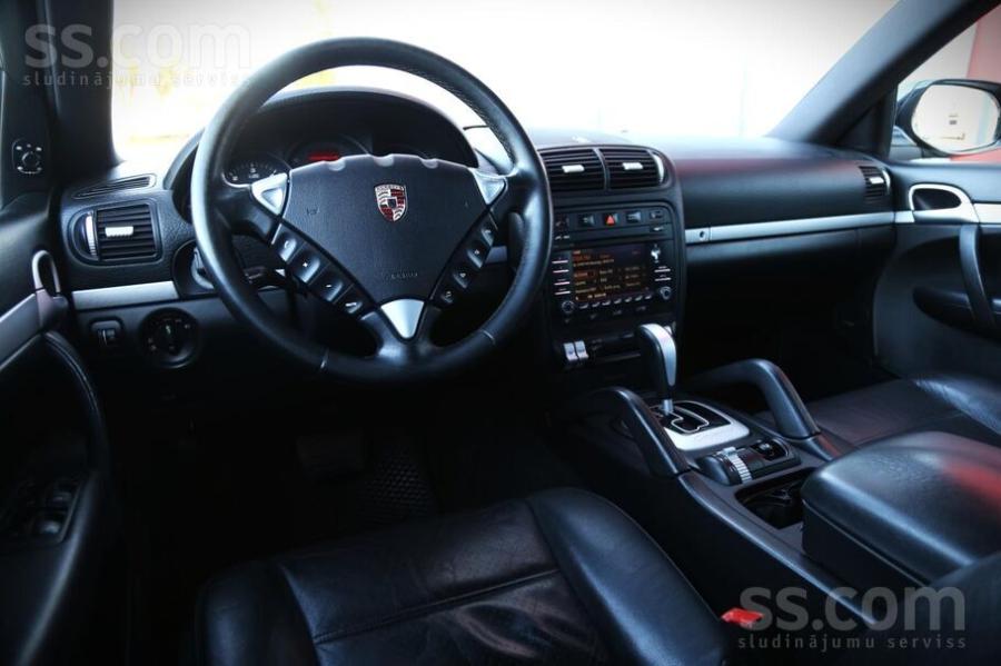 Black Porsche Cayenne 2009 in Riga, with an engine capacity of 3.00 L and mileage of 252 thousand km for 9995 €, photo 11 on AUTOMOTO.COM.LV