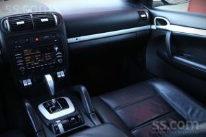 Black Porsche Cayenne 2009 in Riga, with an engine capacity of 3.00 L and mileage of 252 thousand km for 9995 €, photo 12 on AUTOMOTO.COM.LV