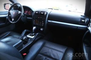 Black Porsche Cayenne 2009 in Riga, with an engine capacity of 3.00 L and mileage of 252 thousand km for 9995 €, photo 13 on AUTOMOTO.COM.LV