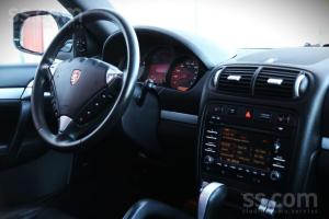 Black Porsche Cayenne 2009 in Riga, with an engine capacity of 3.00 L and mileage of 252 thousand km for 9995 €, photo 14 on AUTOMOTO.COM.LV
