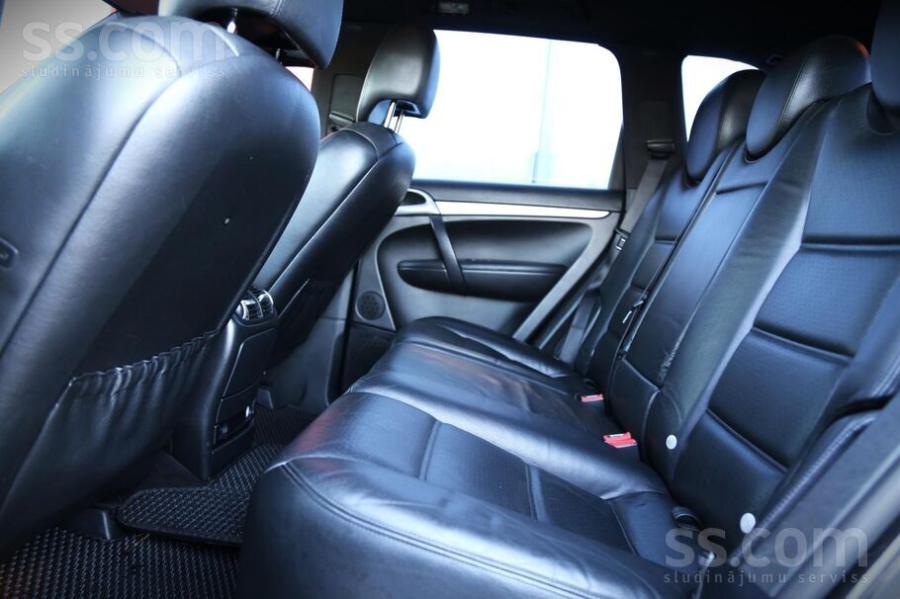 Black Porsche Cayenne 2009 in Riga, with an engine capacity of 3.00 L and mileage of 252 thousand km for 9995 €, photo 17 on AUTOMOTO.COM.LV
