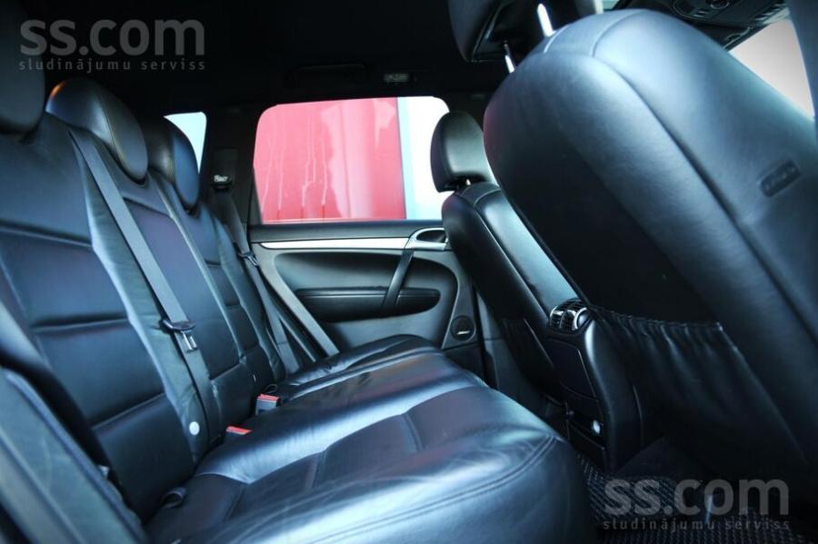 Black Porsche Cayenne 2009 in Riga, with an engine capacity of 3.00 L and mileage of 252 thousand km for 9995 €, photo 18 on AUTOMOTO.COM.LV