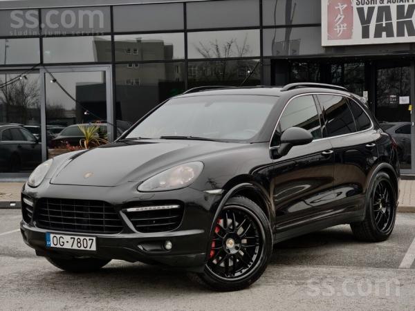 Black Porsche Cayenne 2010 in Riga, with an engine capacity of 4.80 L and mileage of 197 thousand km for 17000 €, photo 2 on AUTOMOTO.COM.LV
