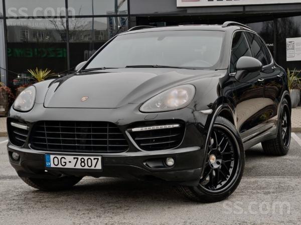 Black Porsche Cayenne 2010 in Riga, with an engine capacity of 4.80 L and mileage of 197 thousand km for 17000 €, photo 3 on AUTOMOTO.COM.LV