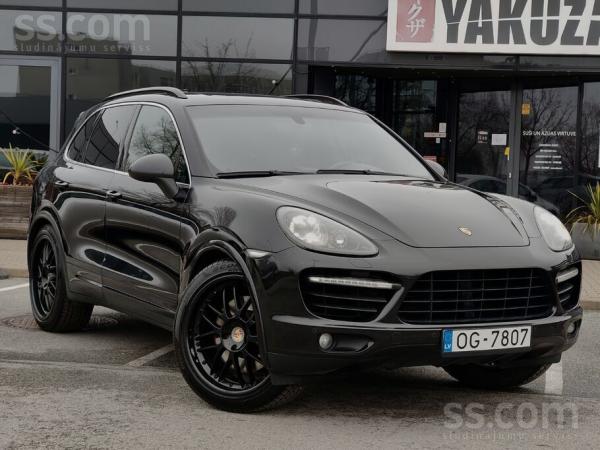 Black Porsche Cayenne 2010 in Riga, with an engine capacity of 4.80 L and mileage of 197 thousand km for 17000 €, photo 5 on AUTOMOTO.COM.LV
