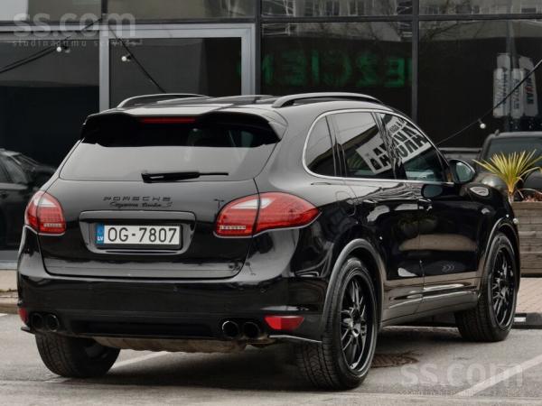 Black Porsche Cayenne 2010 in Riga, with an engine capacity of 4.80 L and mileage of 197 thousand km for 17000 €, photo 7 on AUTOMOTO.COM.LV