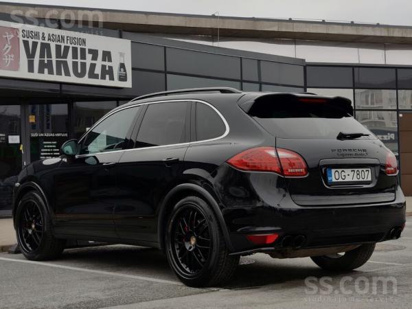 Black Porsche Cayenne 2010 in Riga, with an engine capacity of 4.80 L and mileage of 197 thousand km for 17000 €, photo 8 on AUTOMOTO.COM.LV