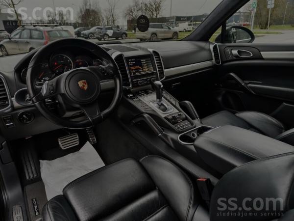 Black Porsche Cayenne 2010 in Riga, with an engine capacity of 4.80 L and mileage of 197 thousand km for 17000 €, photo 9 on AUTOMOTO.COM.LV