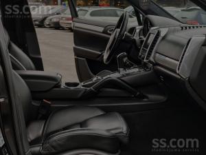 Melns Porsche Cayenne 2010 Rīga, ar dzinēja tilpumu 4.80 L un nobraukumu 197 tūkst. km par 17000 €, foto 11 vietnē AUTOMOTO.COM.LV