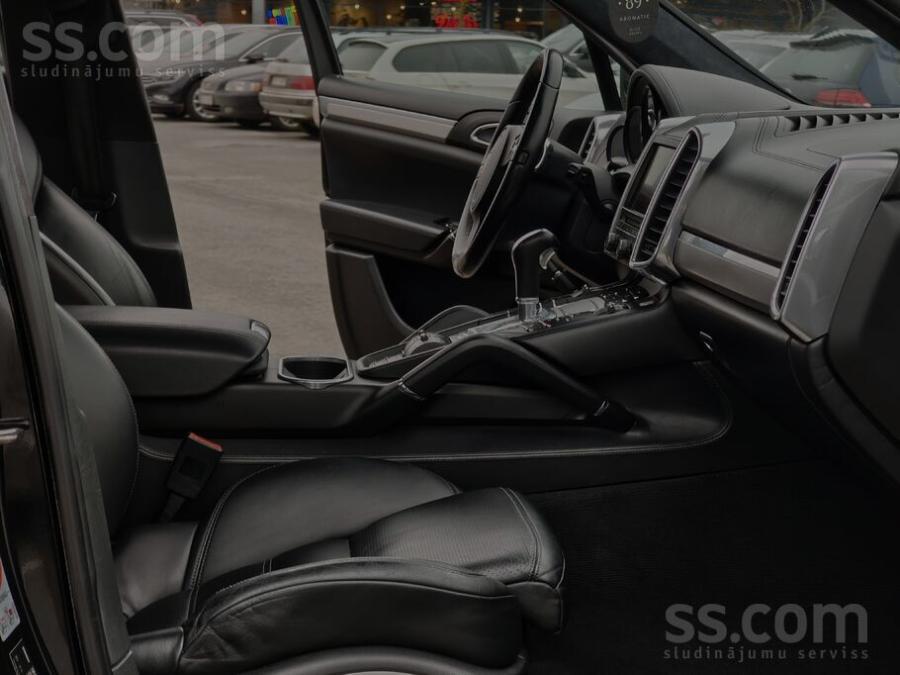 Melns Porsche Cayenne 2010 Rīga, ar dzinēja tilpumu 4.80 L un nobraukumu 197 tūkst. km par 17000 €, foto 11 vietnē AUTOMOTO.COM.LV