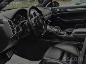 Melns Porsche Cayenne 2010 Rīga, ar dzinēja tilpumu 4.80 L un nobraukumu 197 tūkst. km par 17000 €, foto 12 vietnē AUTOMOTO.COM.LV