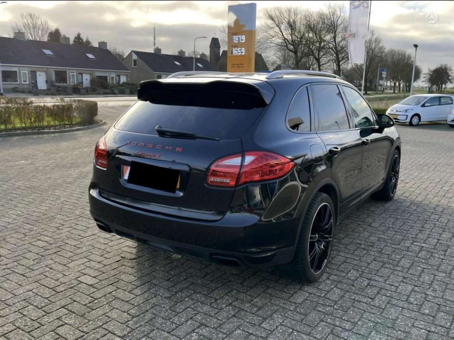 Melns Porsche Cayenne 2010 Utena, ar dzinēja tilpumu 4.81 L un nobraukumu 241 tūkst. km par 8999 €, foto 3 vietnē AUTOMOTO.COM.LV