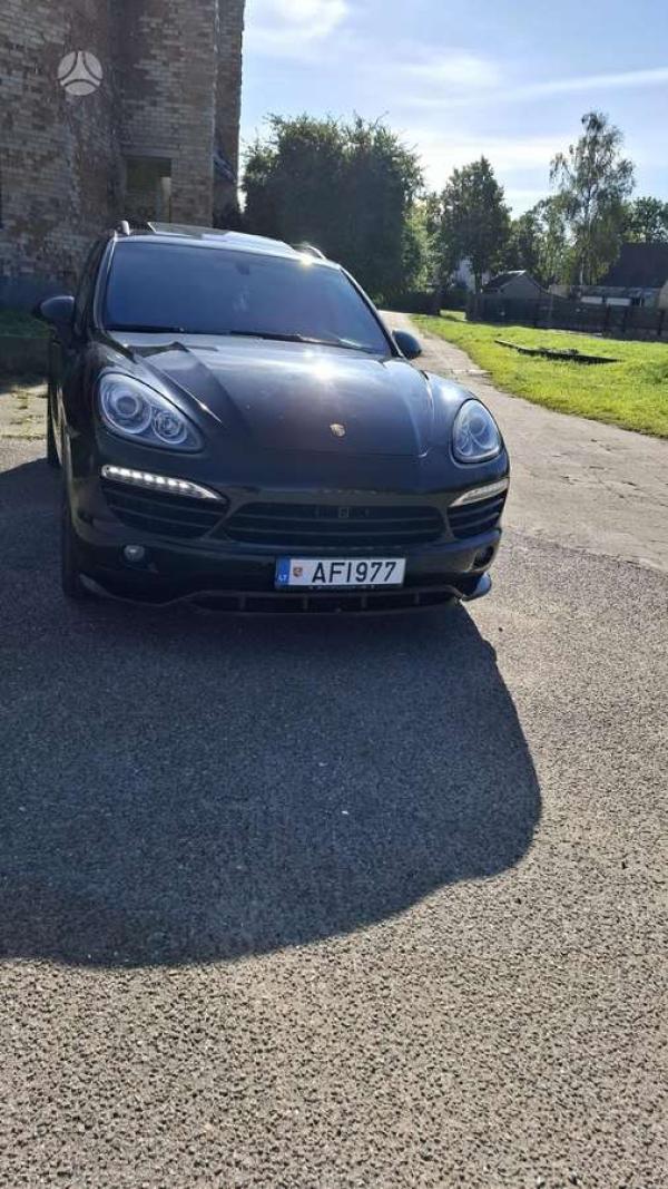 Melns Porsche Cayenne 2010 Klaipėda, ar dzinēja tilpumu 2.97 L un nobraukumu 280 tūkst. km par 14900 €, foto 2 vietnē AUTOMOTO.COM.LV