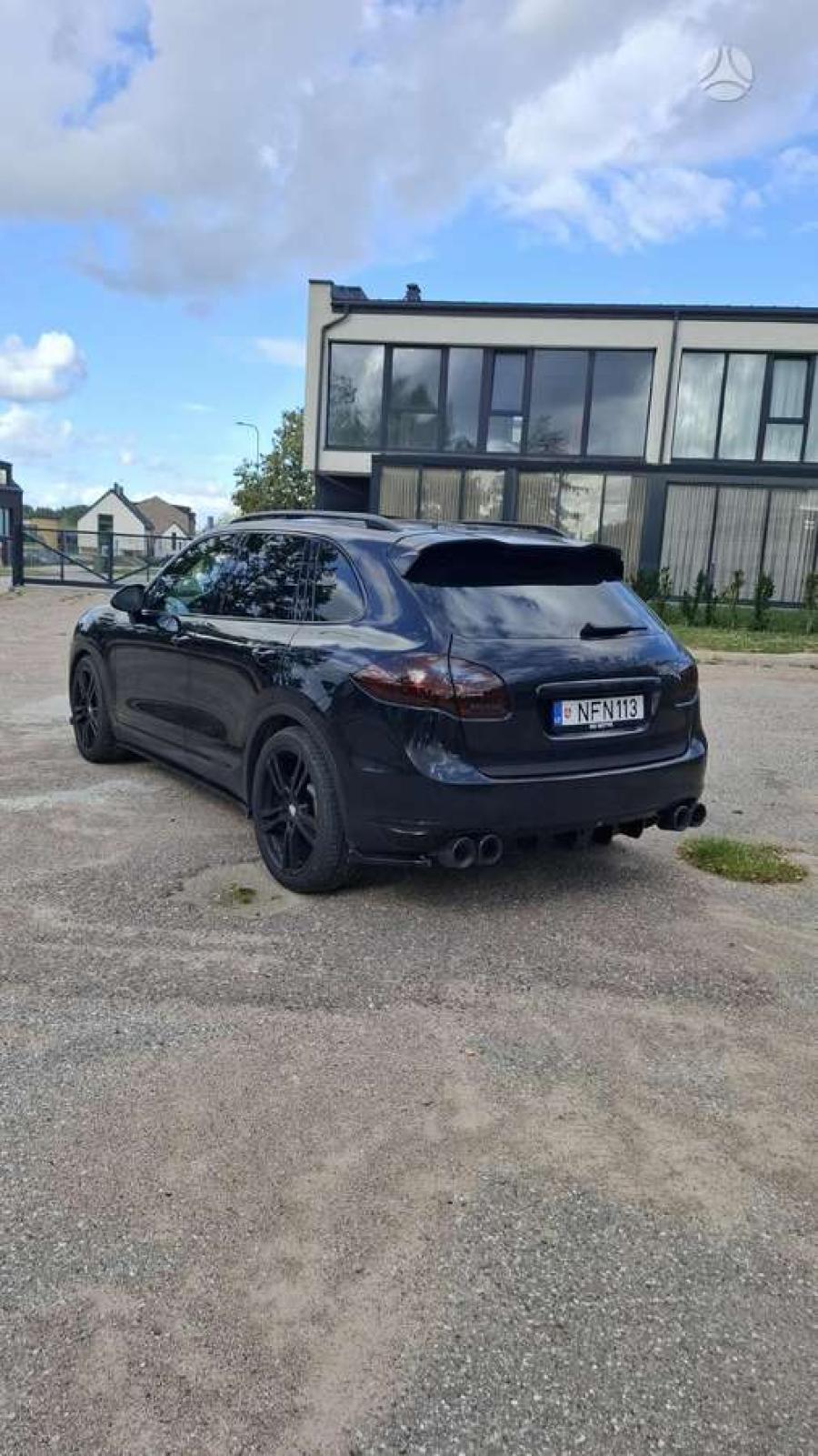 Black Porsche Cayenne 2010 in Klaipeda, with an engine capacity of 2.97 L and mileage of 280 thousand km for 14900 €, photo 6 on AUTOMOTO.COM.LV