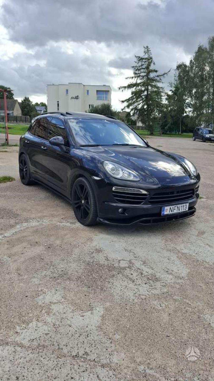 Black Porsche Cayenne 2010 in Klaipeda, with an engine capacity of 2.97 L and mileage of 280 thousand km for 14900 €, photo 9 on AUTOMOTO.COM.LV