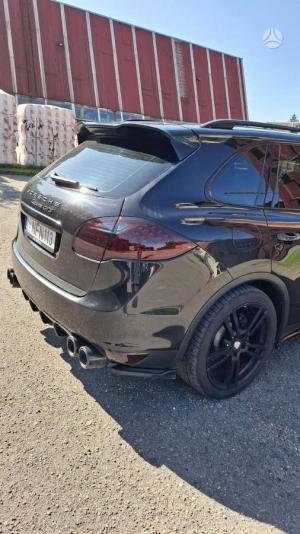 Black Porsche Cayenne 2010 in Klaipeda, with an engine capacity of 2.97 L and mileage of 280 thousand km for 14900 €, photo 13 on AUTOMOTO.COM.LV