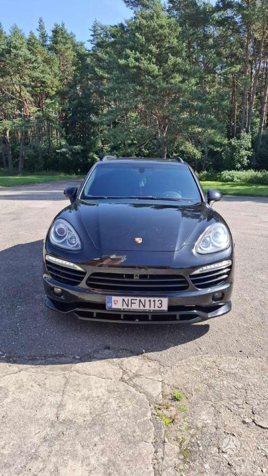 Black Porsche Cayenne 2010 in Klaipeda, with an engine capacity of 2.97 L and mileage of 280 thousand km for 14900 €, photo 15 on AUTOMOTO.COM.LV