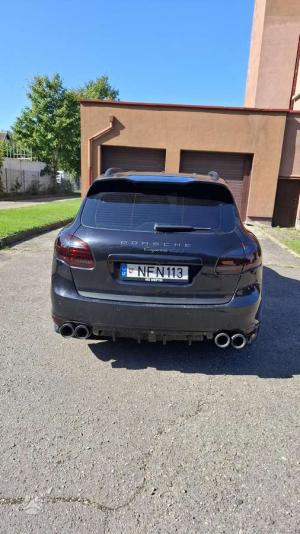 Black Porsche Cayenne 2010 in Klaipeda, with an engine capacity of 2.97 L and mileage of 280 thousand km for 14900 €, photo 19 on AUTOMOTO.COM.LV